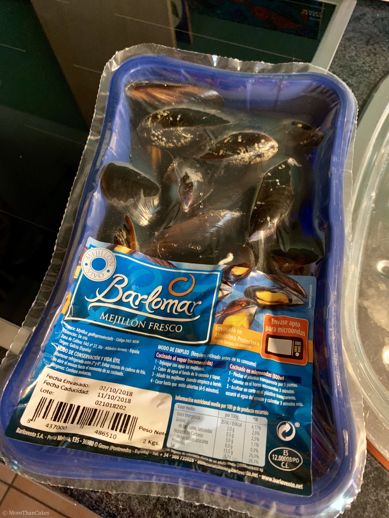 Miesmuscheln mit Pernod-Sahne-Sauce und grünem Pfeffer - MoreThanCakes